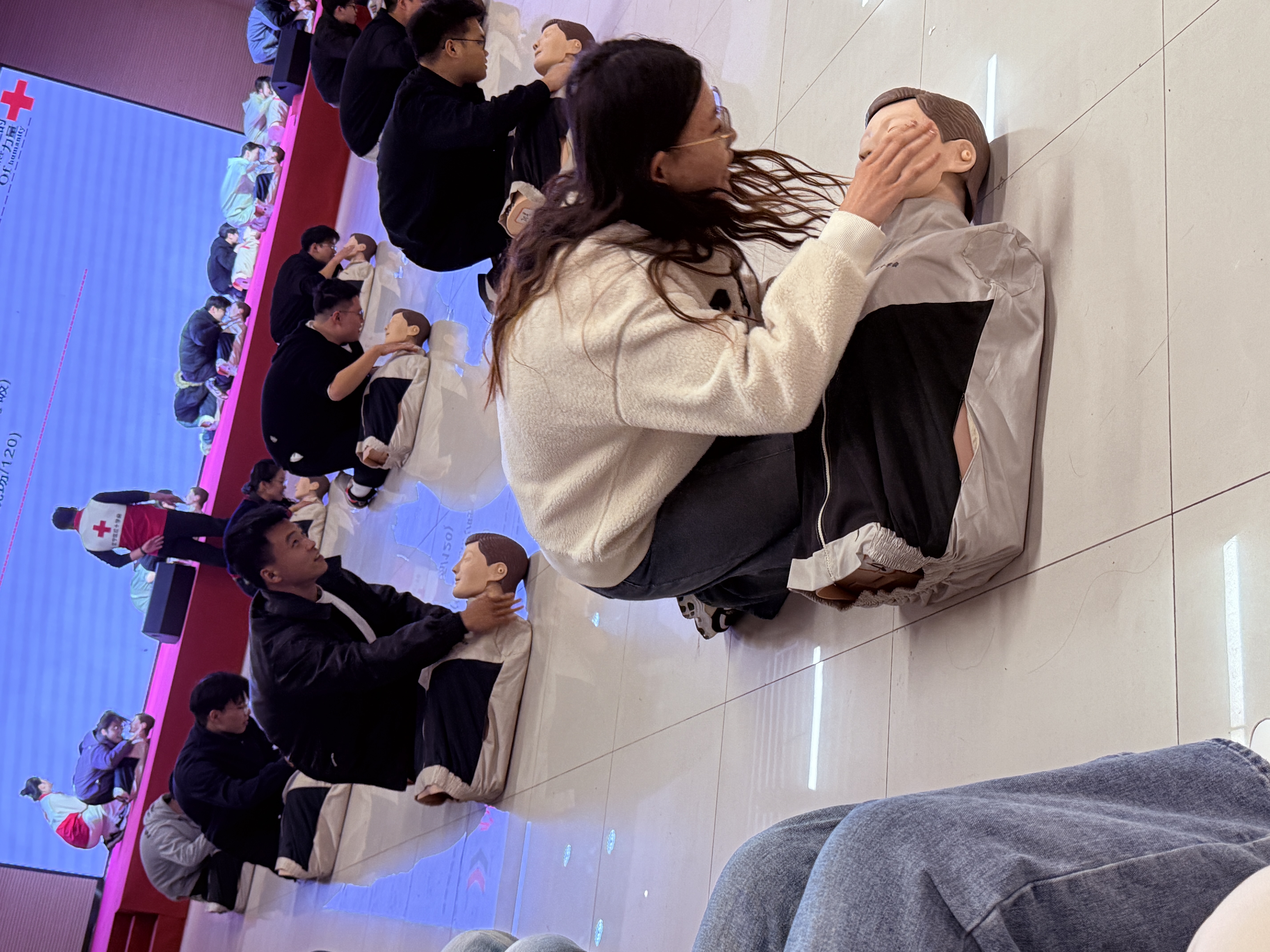 集成电路学院组织学生参加应急救护培训